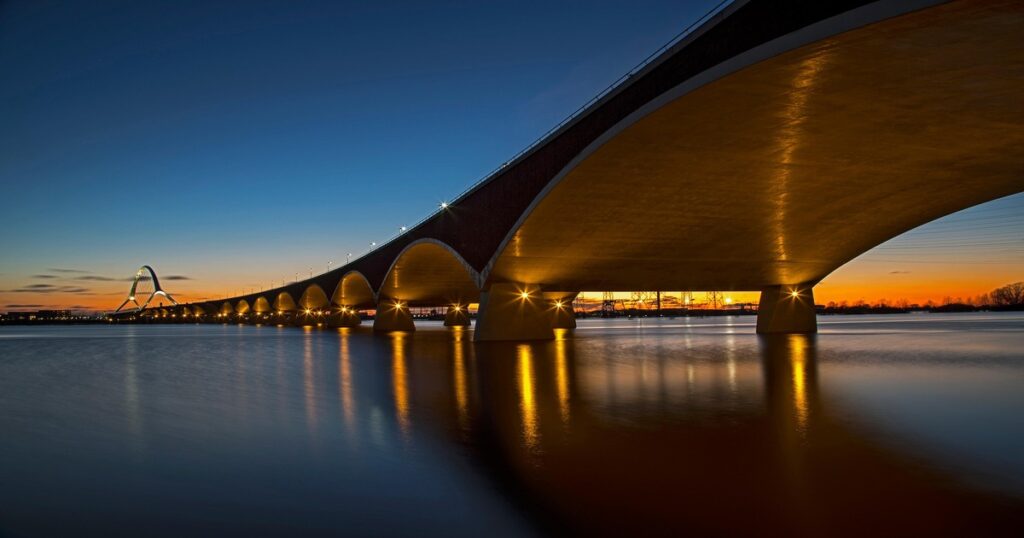 Cantilever Bridges – Types, Advantages & Disadvantages